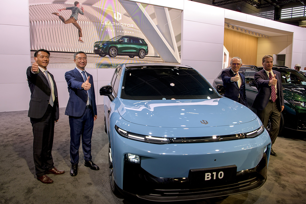 La marca china de autos eléctricos de Stellantis debutó en el Salón de ...